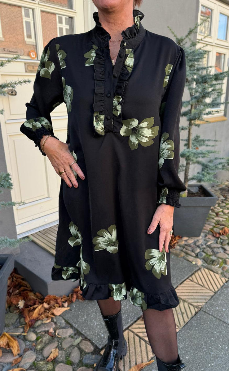 Say INA Copenhagen Kjole - Pia - Black W. Green Flower | Hurtig levering | Fashionbystrand