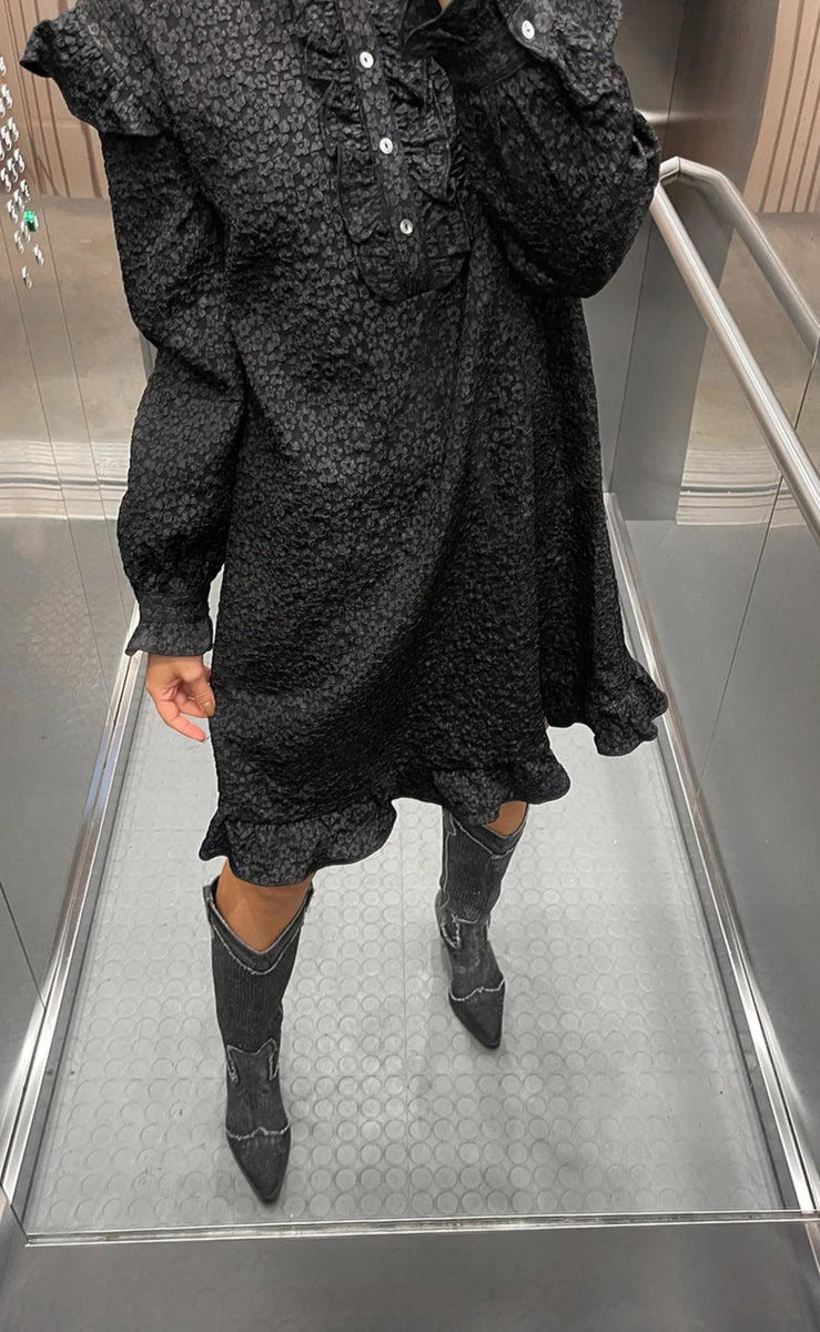 Noella Kjole - Reno Ruby Ruffle - Black | Hurtig levering | Fashionbystrand