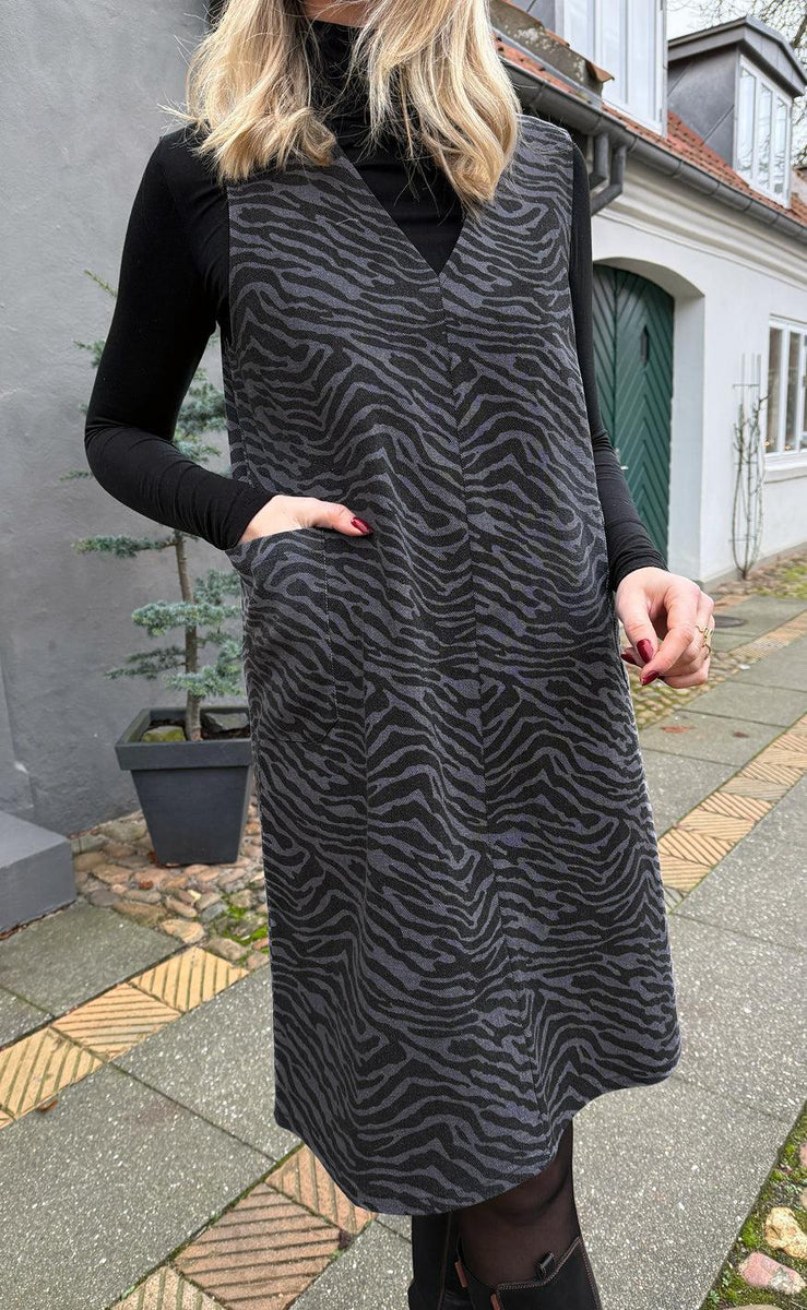 Say INA Copenhagen Kjole - Ania Spencer - Zebra | Hurtig levering ...