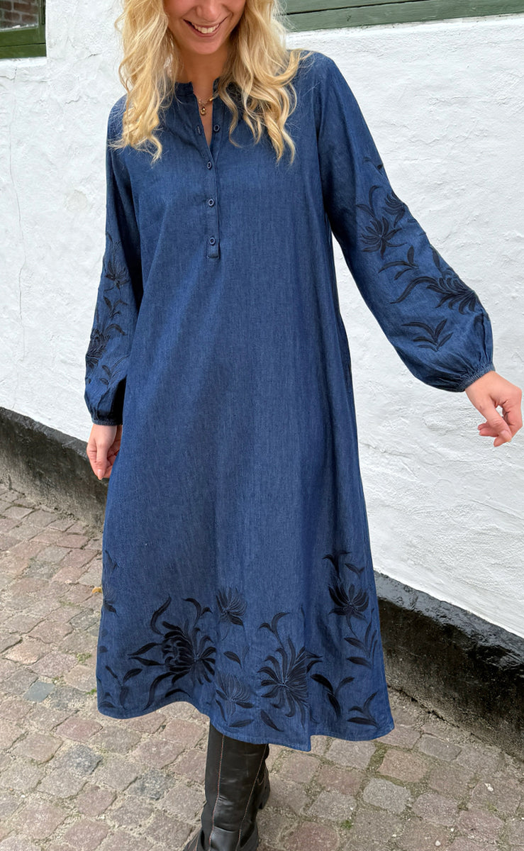 Say INA Copenhagen Kjole - Tilde Long - Denim Blue W. Embroidery ...