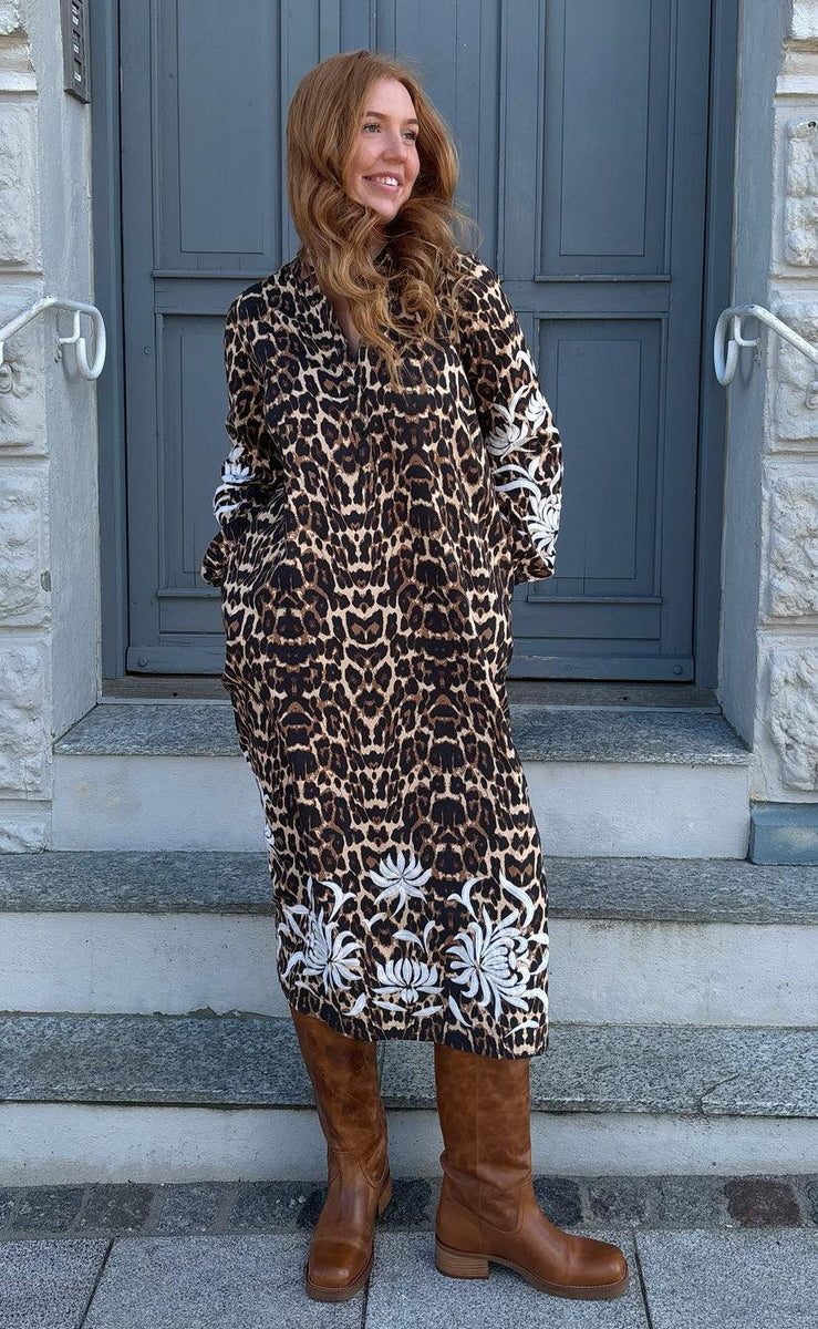 Say INA Copenhagen Kjole - Tilde Long - Leopard W. Embroidery | Hurtig ...